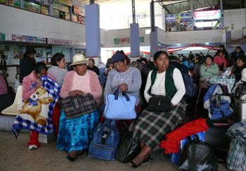 Vida al límite en la frontera con Perú (I): El incontenible flujo del ...